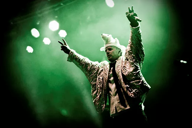 Malk De Koijn-billetter bliver revet væk